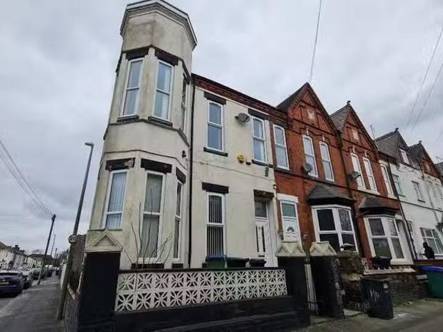 New 3 BA 6 bedroom end of terrace house for rent in Nicholls S.