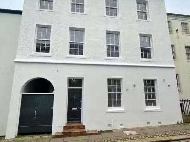 Cheap 3 BA 8 bedroom house for rent in Queen Street, Whitehave.