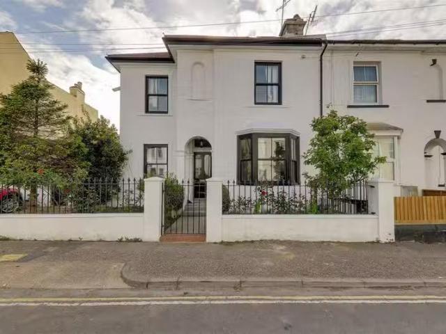 New 3 BA 9 bedroom house share for rent in Hertford Road, Wort.