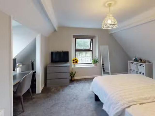 Unique 3 BA 10 bedroom terraced house for rent in Fishponds Ro.