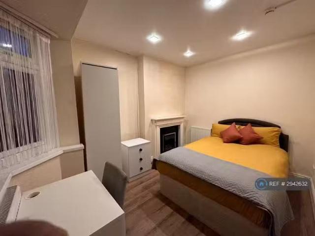 New 3 BA 1 bedroom house share for rent in Sunningdale Avenue.