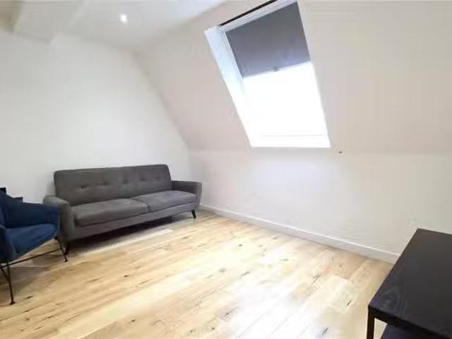 Just in! 3 BA 2 bedroom duplex for rent in New School House, 2.