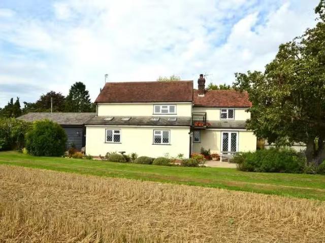 Charming 3 BA 3 bedroom detached house for rent in Castle Hedi.