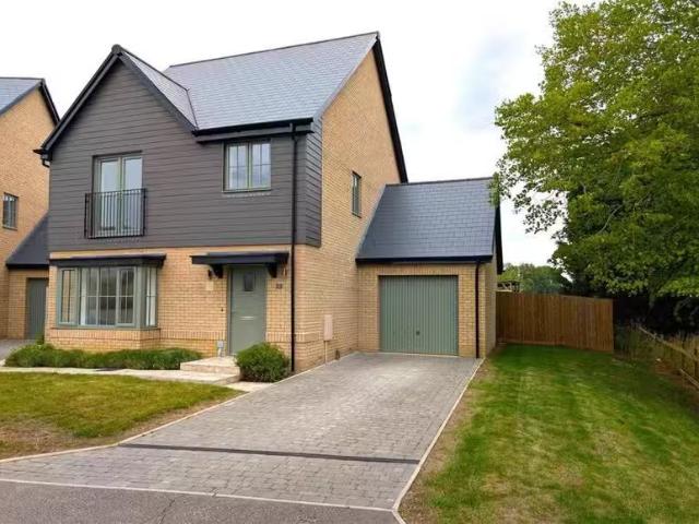For Rent! 3 BA 3 bedroom detached house for rent in Walnut Dri.