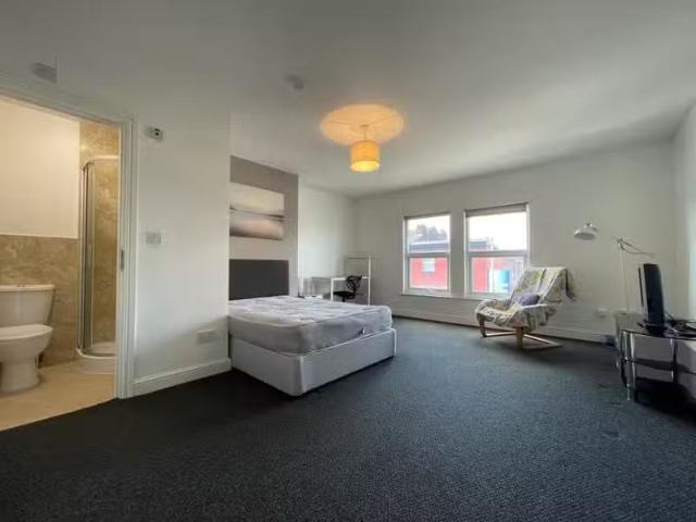 Nice 3 BA 3 bedroom flat for rent in Lilley Road, Liverpool, M.
