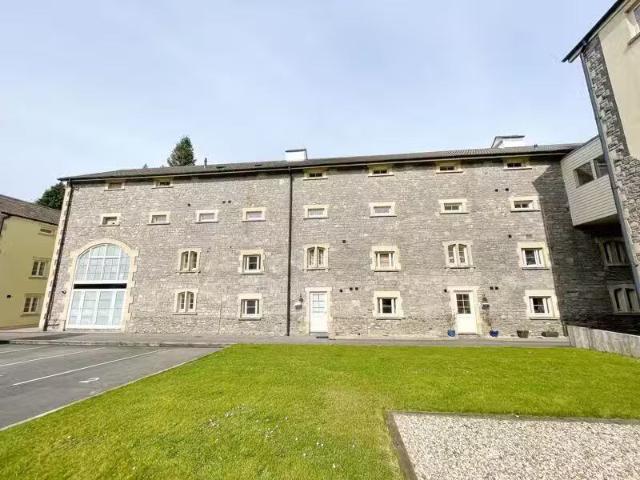 Unique 3 BA 3 bedroom flat for rent in Oakhill, BA3