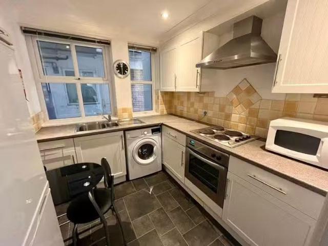 Cozy 3 BA 3 bedroom flat for rent in P07409 Student Three Dou.