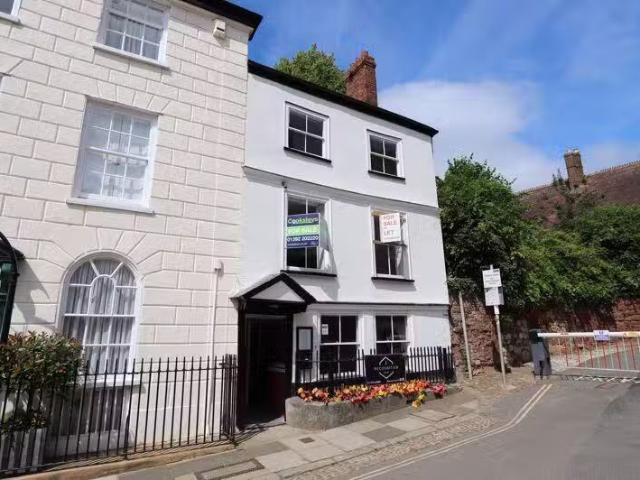 Cheap 3 BA 3 bedroom maisonette for rent in Deanery Place, Exe.