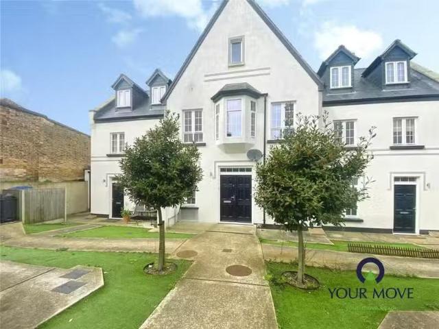 Just in! 3 bedroom Mid Terrace House to rent, Spire Close, Ram.