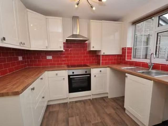 Unique 3 bedroom Mid Terrace House to rent, The Brambles, Keyn.