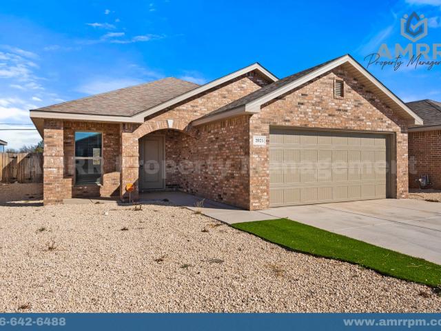 New 3 Bedroom Available In Willowbend!