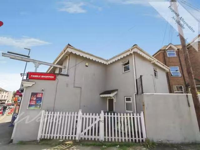 Unique 3 bedroom apartment for rent in Cheriton Road Folkeston.
