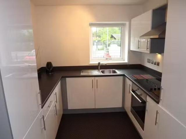Cheap 3 bedroom apartment for rent in Colbrand Grove, Park Cen.