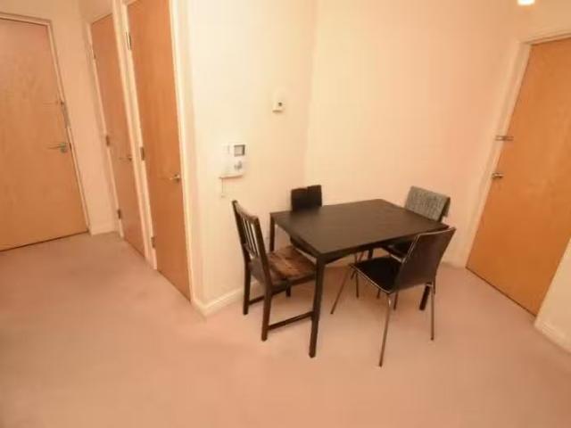 Deal! 3 bedroom apartment for rent in Parkhouse Court, Hatfiel.