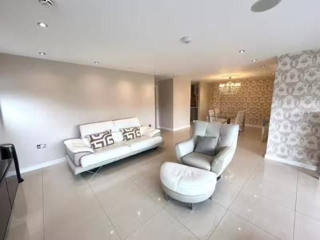 Cheap 3 bedroom apartment for rent in Picton, Victoria Wharf.