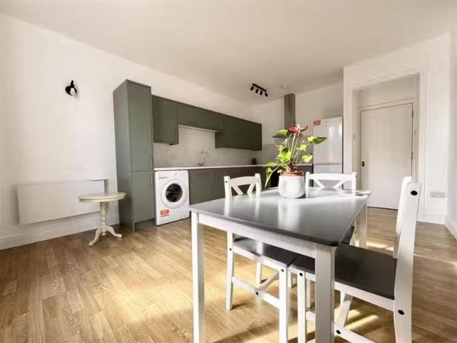 Cheap 3 bedroom apartment for rent in Portland Court, Edgbasto.