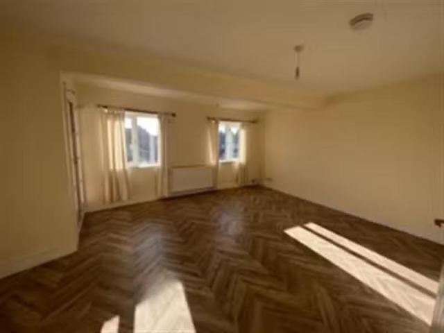 New 3 bedroom apartment for rent in Shakespeare Drive, Shirley.