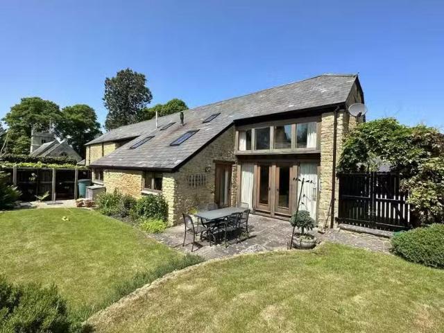 Charming 3 bedroom barn conversion for rent in Blackford, BA22