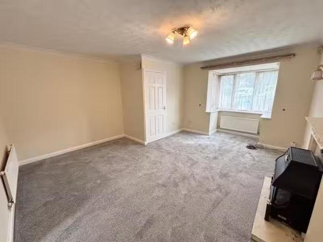 Deal! 3 bedroom detached house for rent in Newey Road, Hall Gr.