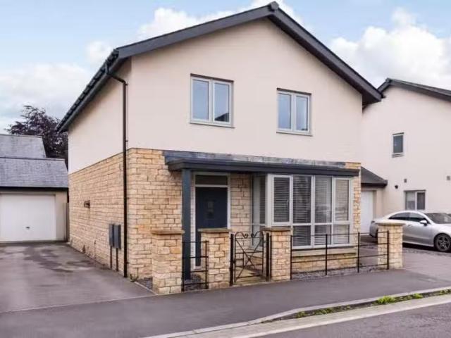 New 3 bedroom detached house for rent in Battle Walk, Lansdown.