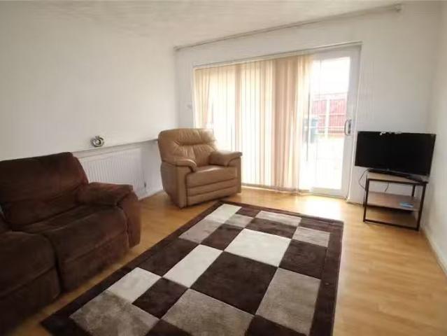 For Rent! 3 bedroom End Terrace House to rent, Langley Walk, L.