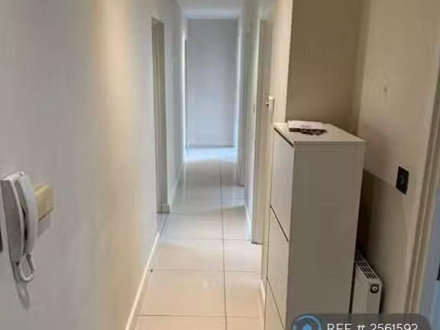 Just in! 3 bedroom flat for rent in Tweedy Road, Bromley, BR1