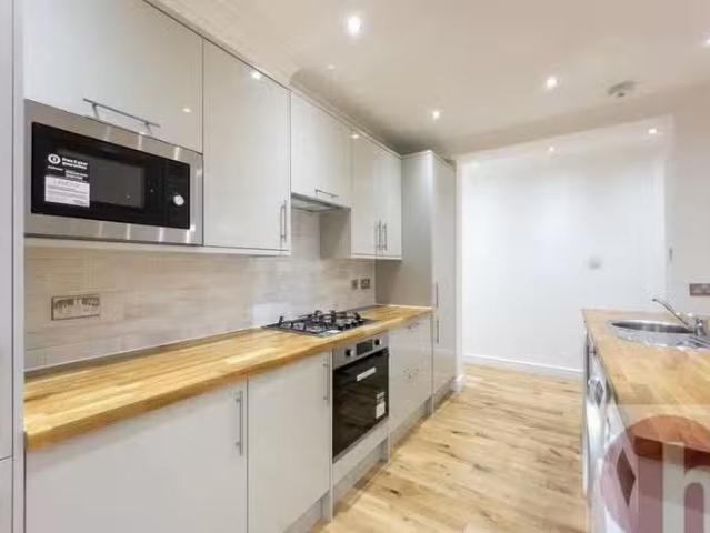 For Rent! 3 bedroom flat to rent in Nant Road, Golders Green