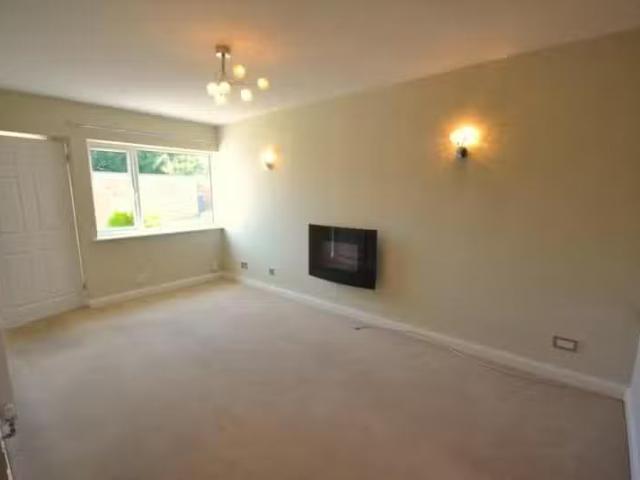 Charming 3 bedroom house for rent in Albury Road, Studley, B80