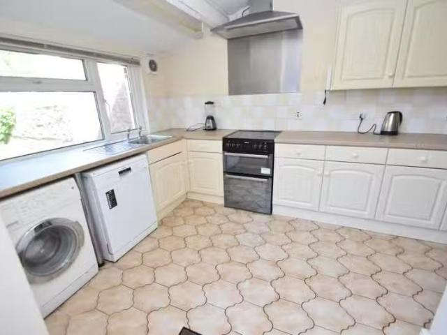 Cozy 3 bedroom house for rent in Cosmeston Street, Cathays, Ca.