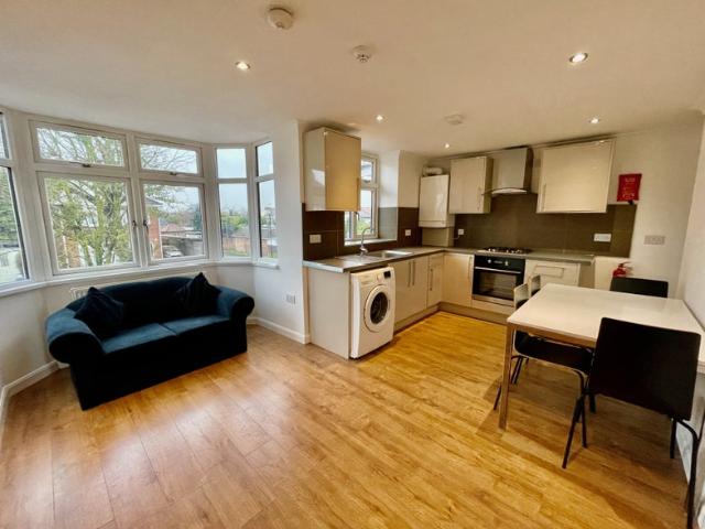 NEW 3 Bedroom Property London Central Line Zone 3