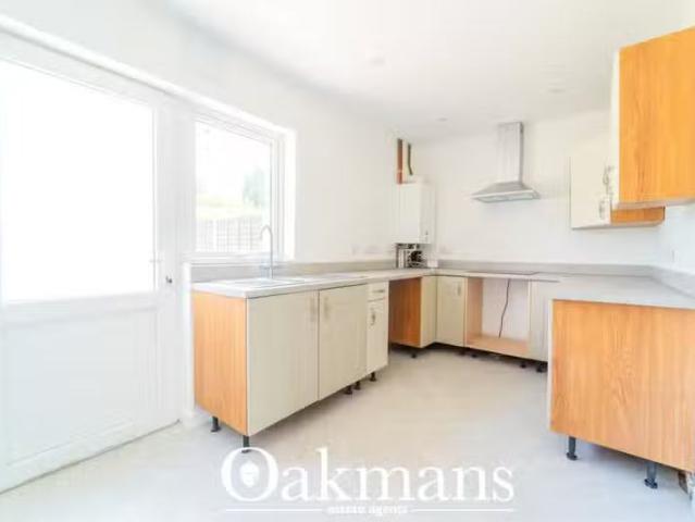 Cozy 3 bedroom semi detached house for rent in Colworth Road.