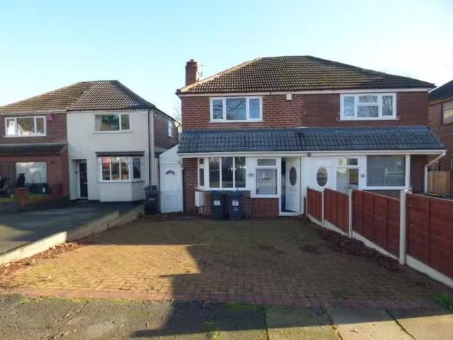 Charming 3 bedroom semi detached house for rent in Cavandale A.