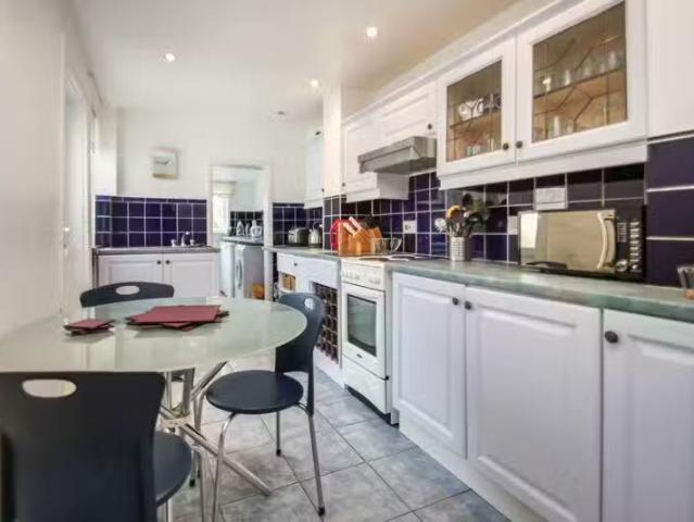 Deal! 3 bedroom semi detached house for rent in Charminster, S.