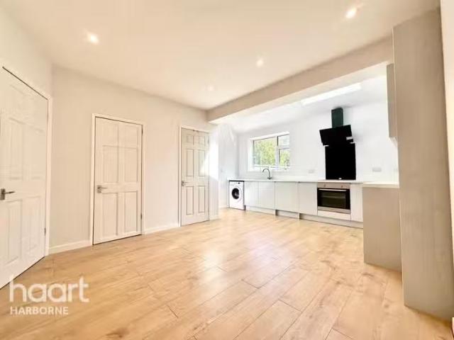 Cozy 3 bedroom semi detached house for rent in Gorsy Road, Qui.