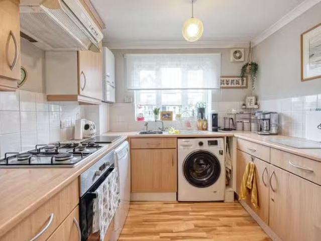 Rental! 3 bedroom semi detached house for rent in Green Road.