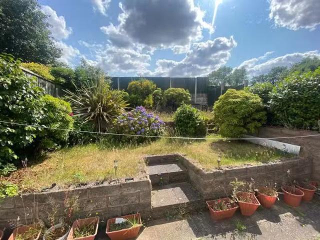 Cheap 3 bedroom semi detached house for rent in Wideacre Drive.