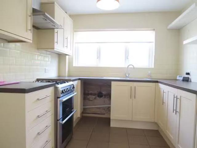 Just in! 3 bedroom terraced house for rent in Bishopsworth, Wi.