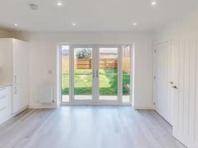 Cheap 3 bedroom terraced house for rent in Family Houses Ayl.