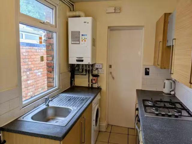 Unique 3 bedroom terraced house for rent in Tiverton Road, Sel.