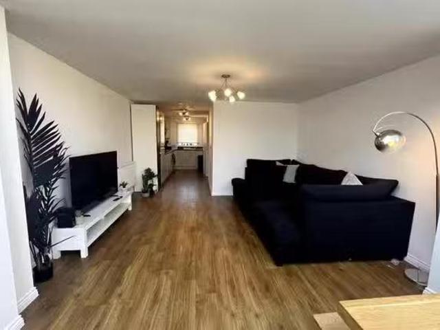 Nice 3 BR Battalion Walk