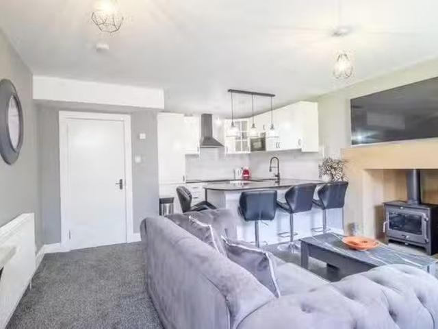 Rental! 3 BR Cecil Street