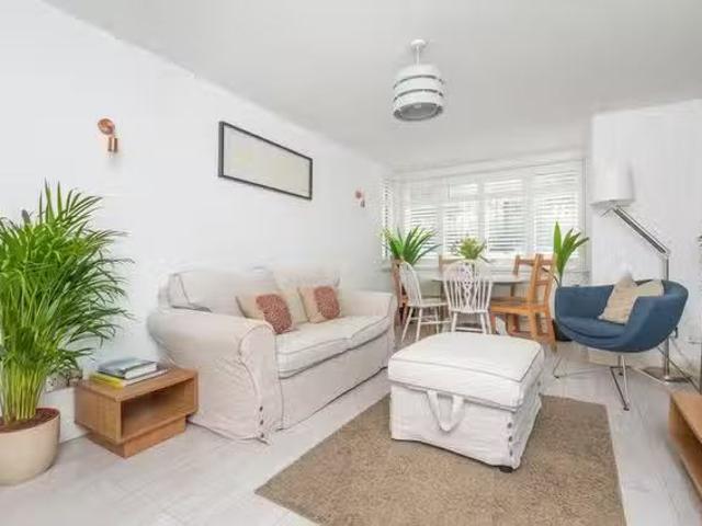 For Rent! 3 BR East Dulwich Road