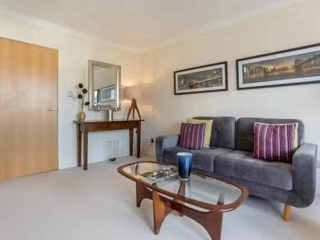 Charming 3 BR Hopetoun Street