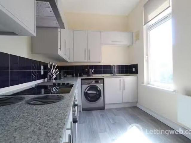Just in! 3 BR Property to rent in Carmelite Street, First Floo.
