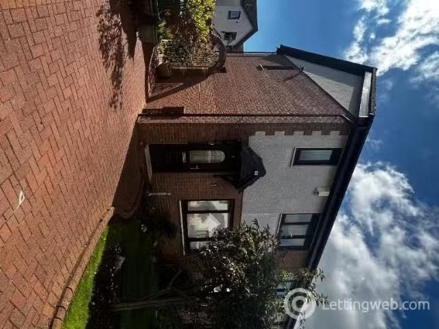 For Rent! 3 BR Property to rent in Flures Avenue, Erskine, Ren.