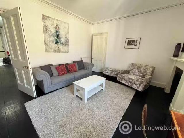 Cheap 3 BR Property to rent in George IV Bridge, Old Town, Edi.
