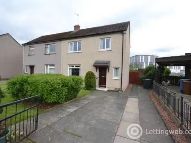 Cozy 3 BR Property to rent in Park Avenue, Bilston, Midlothian.