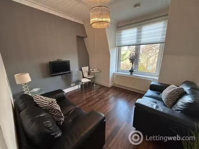 Rental! 3 BR Property to rent in Rosebank Terrace, City Centre.