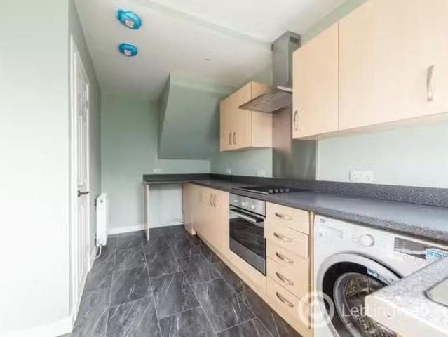 Nice 3 BR Property to rent in St Columba Gardens, Dundee