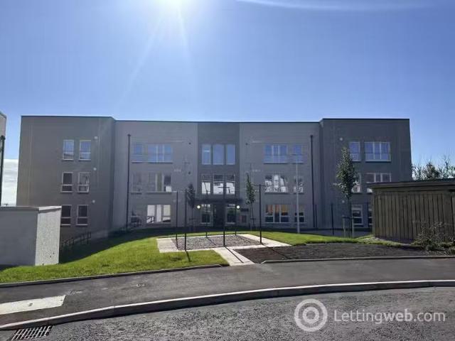 Just in! 3 BR Property to rent in 6 Falkland Crescent, Cove Ba.